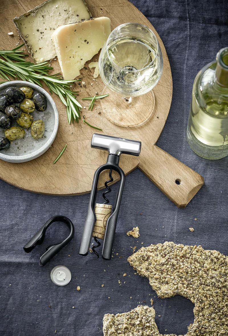 Stylish, popular and really clever: the new WMF Baric wine accessories ...